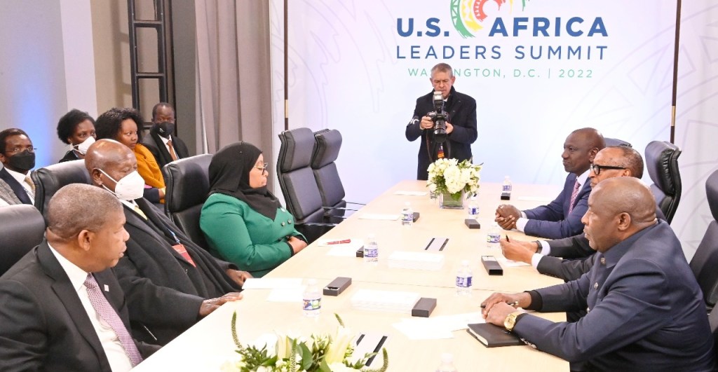 SANS LA RDC, L'EAC SE RÉUNIT POUR LA RDC !! - 24 Critiques